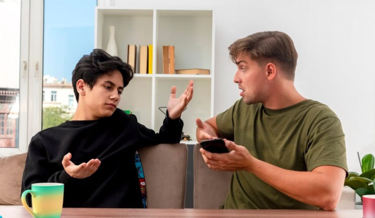 5 Effective Strategies for Dealing With Conflict Among Roommates